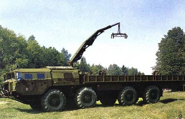 MAZ-543 missile servicing and reloading truck | Military vehicles, Army vehicles, Military